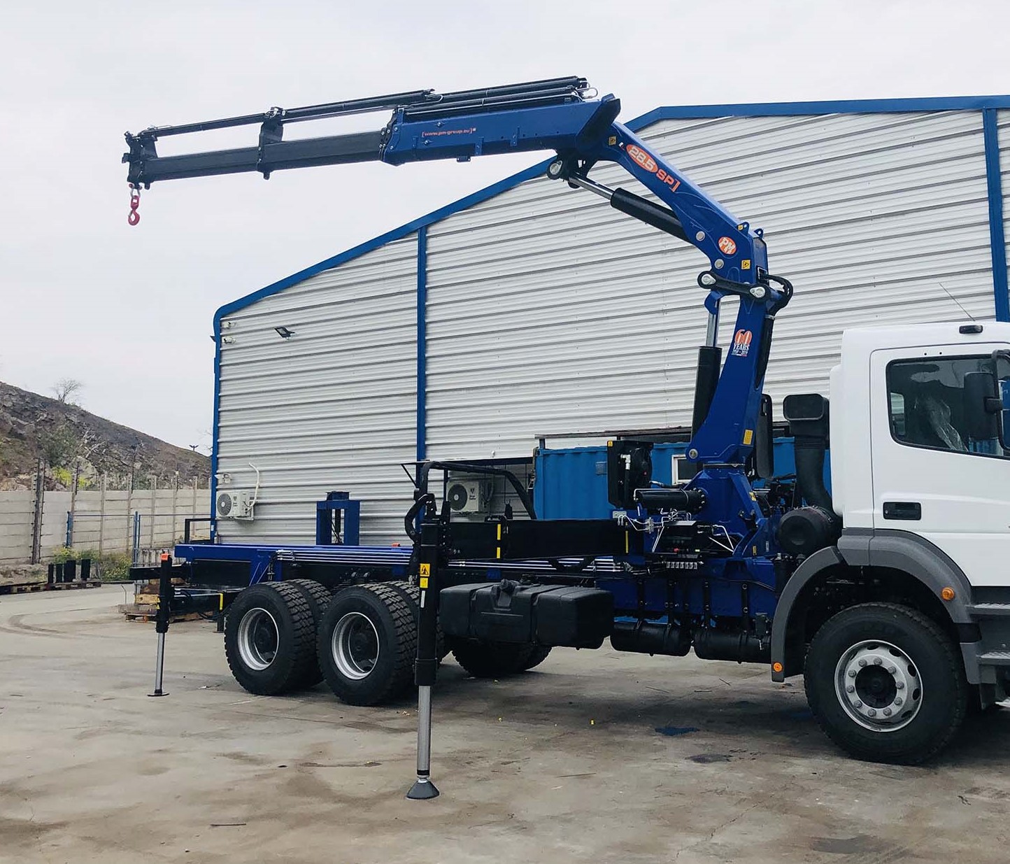 PM Knuckle Boom Cranes In UAE - United Al Saqer