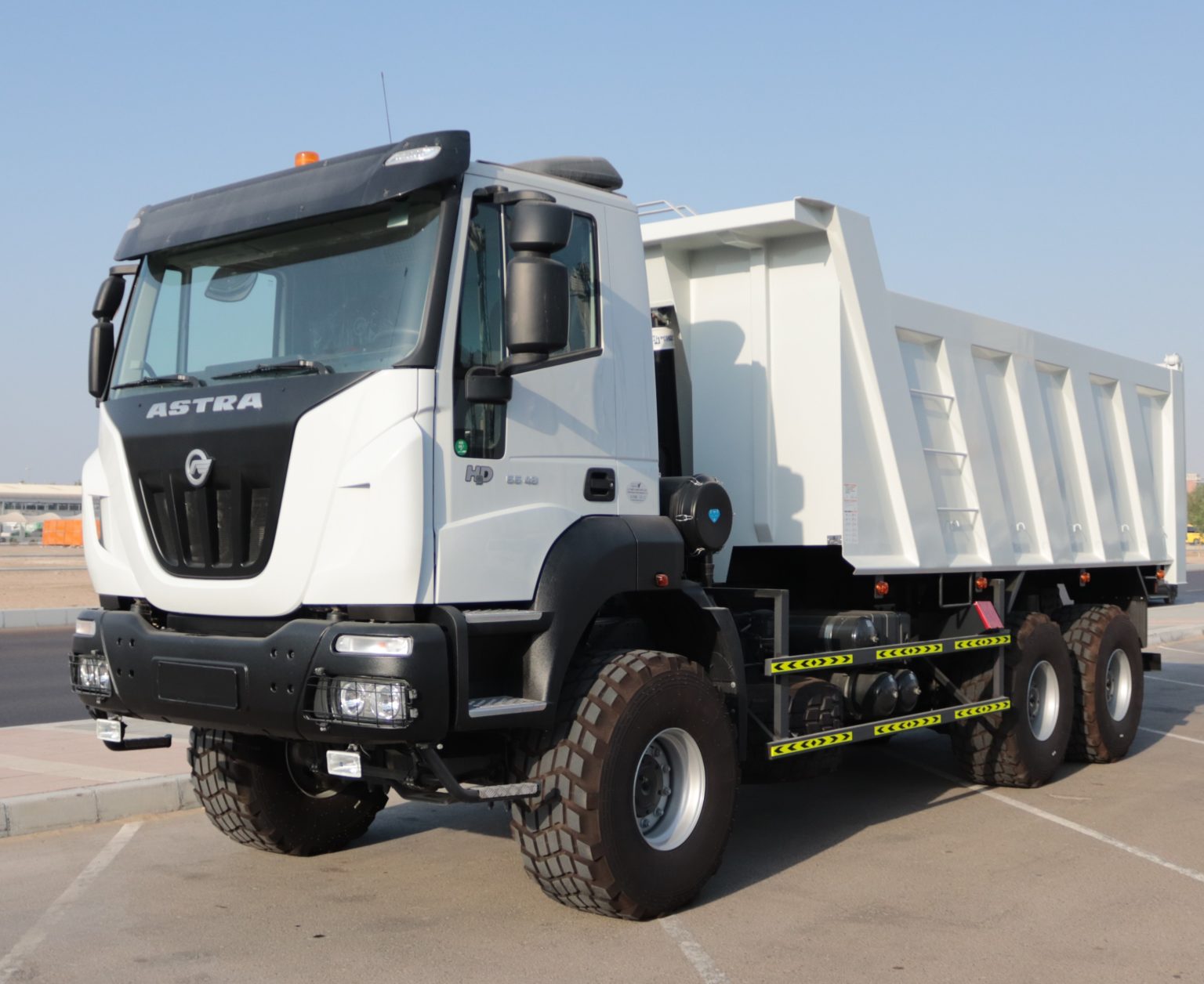 Astra Trucks UAE | Astra Heavy Duty Trucks UAE -United Al Saqer